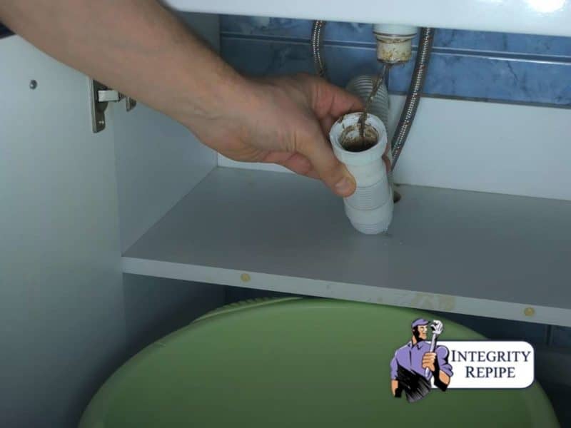 Common Signs That Indicate You Have Clogged Kitchen Pipes